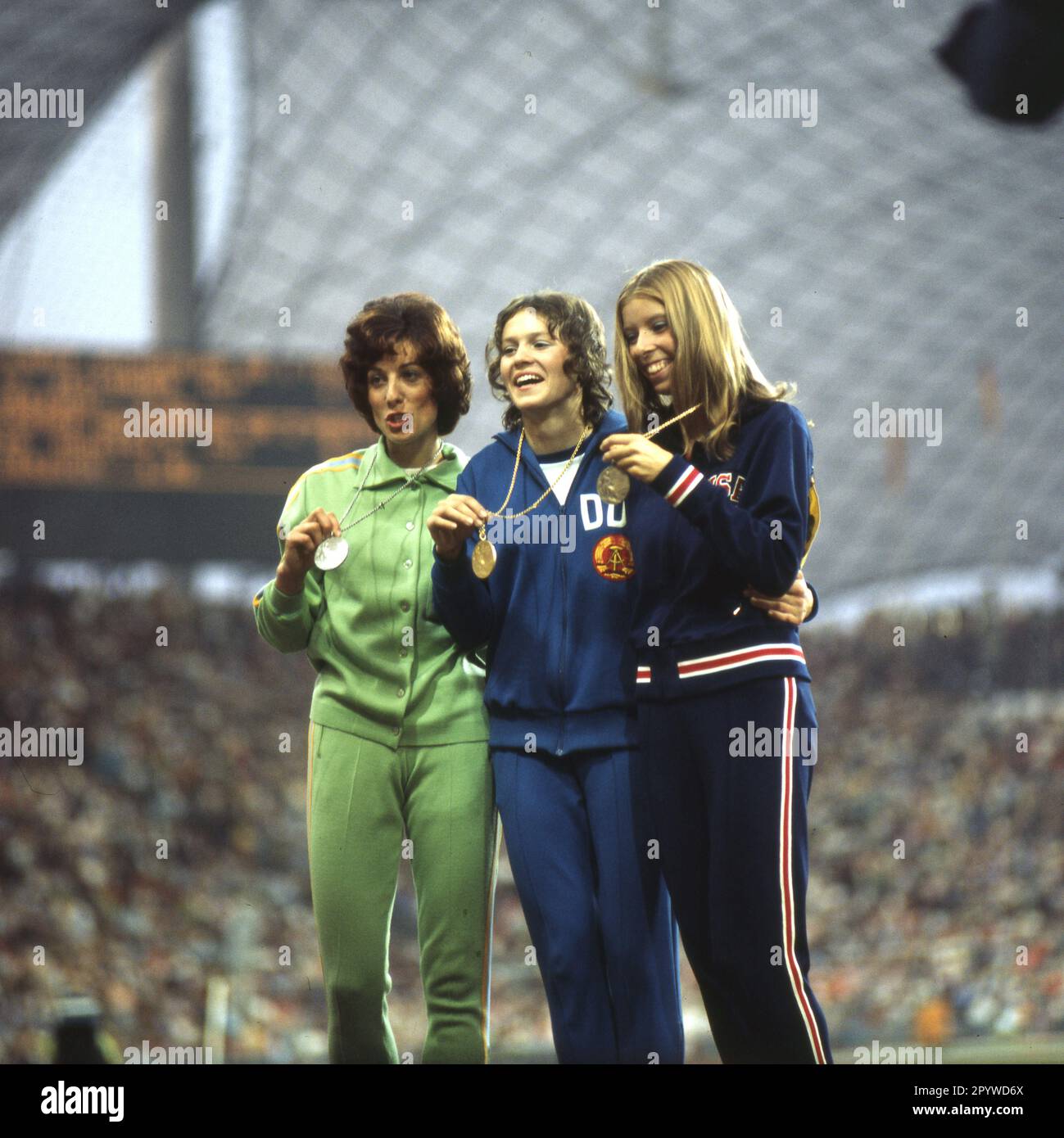 Olympic Games Munich 1972: Award ceremony 400m women: Monika Zehrt (GDR ...