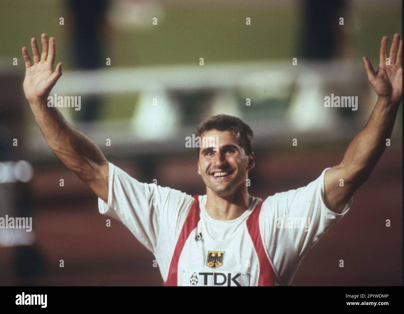 Athletics World Championships 1991 in Tokyo. Discus throw: Lars Riedel ...