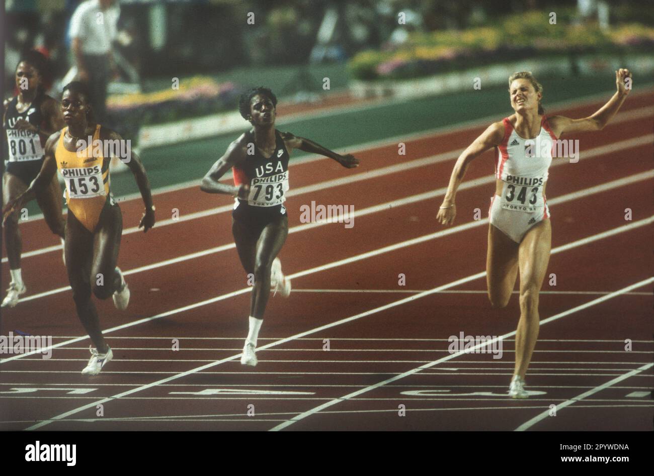 World Championships in Athletics 1991 in Tokyo. 200m women's finish photo: Right: Katrin Krabbe ...