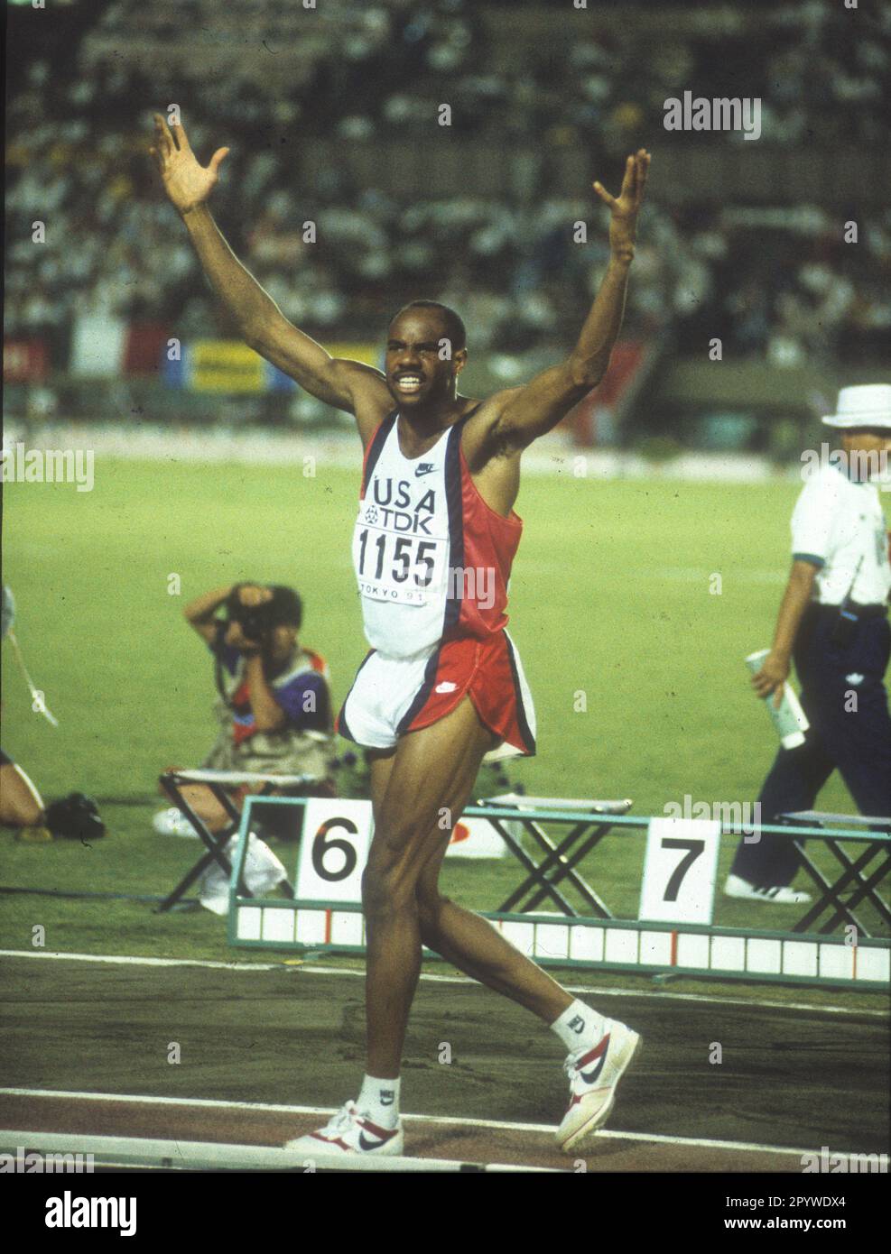 World Championships in Athletics 1991 in Tokyo. Long jump: Mike Powell (USA) cheers after his ...