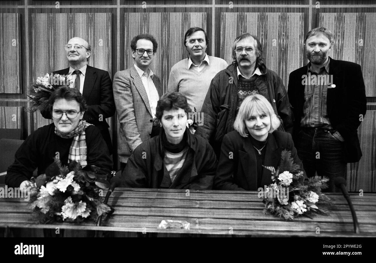 Germany, Bonn Dec. 05, 1990. archive no.: 23-64-08 Press conference ...