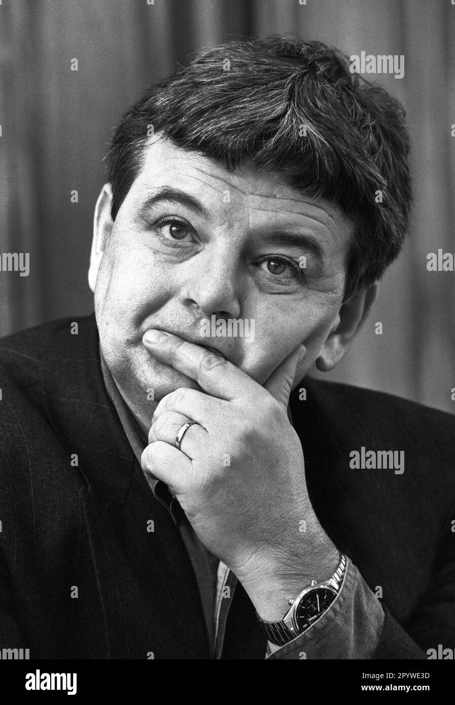 Germany, Bonn 04.12.1990. Archive No.: 23-61-35 Press conference of The ...