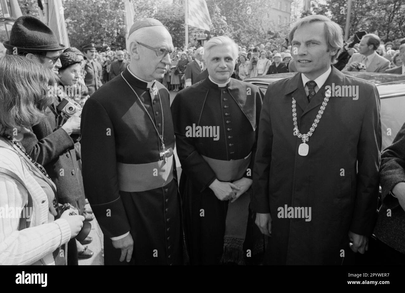 On the arrival of Joseph Ratzinger in Munich. [automated translation ...
