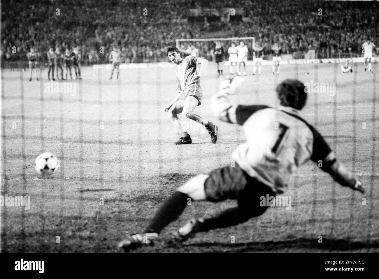 1983 84 season hi-res stock photography and images - Alamy