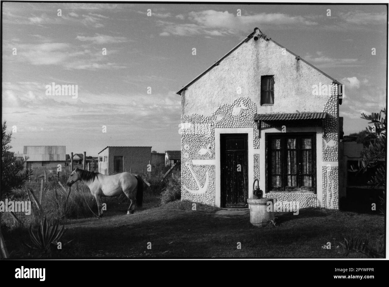 Barra de Valizas (Rocha Department, Uruguay), Cottage with a well and a ...