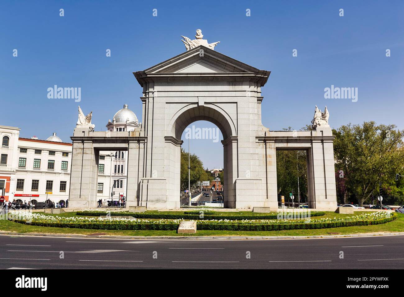 Monumental gate hi-res stock photography and images - Alamy