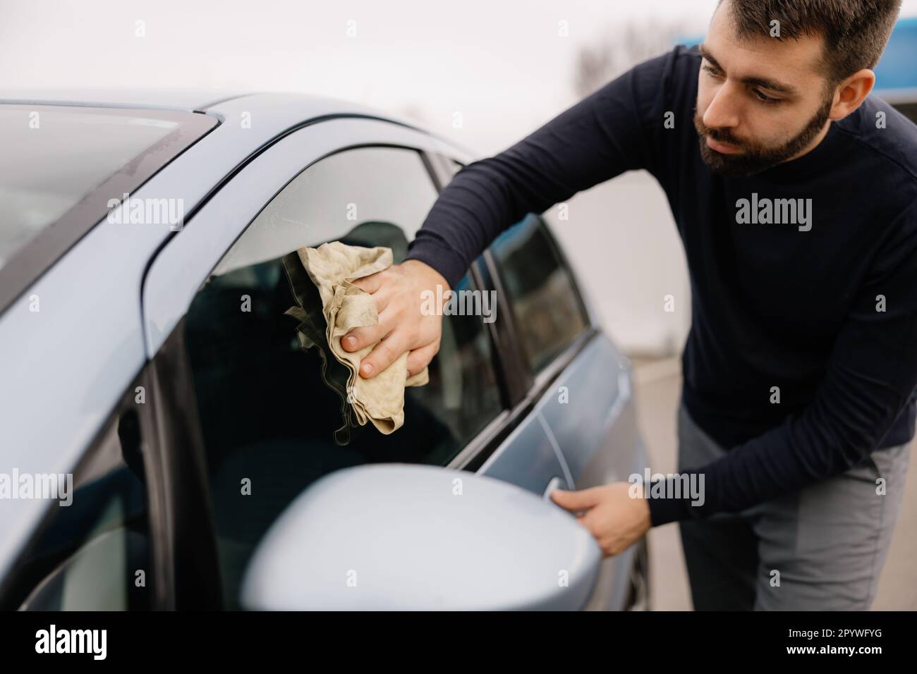 Cloth detailing hi-res stock photography and images - Alamy