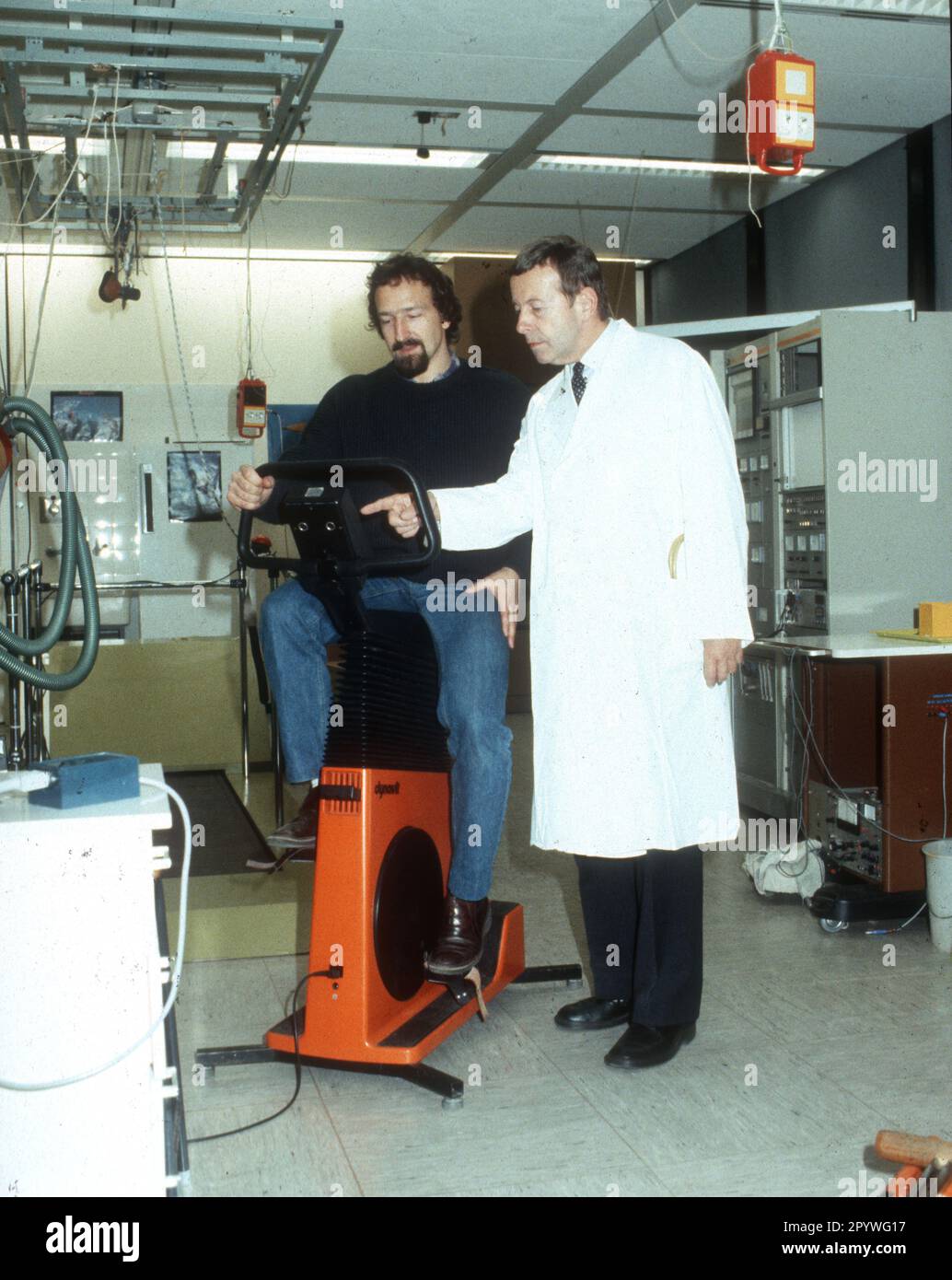 Professor in laboratory shows hi-res stock photography and images - Alamy