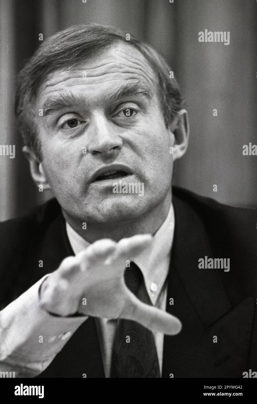 07 11 1990 hi-res stock photography and images - Alamy