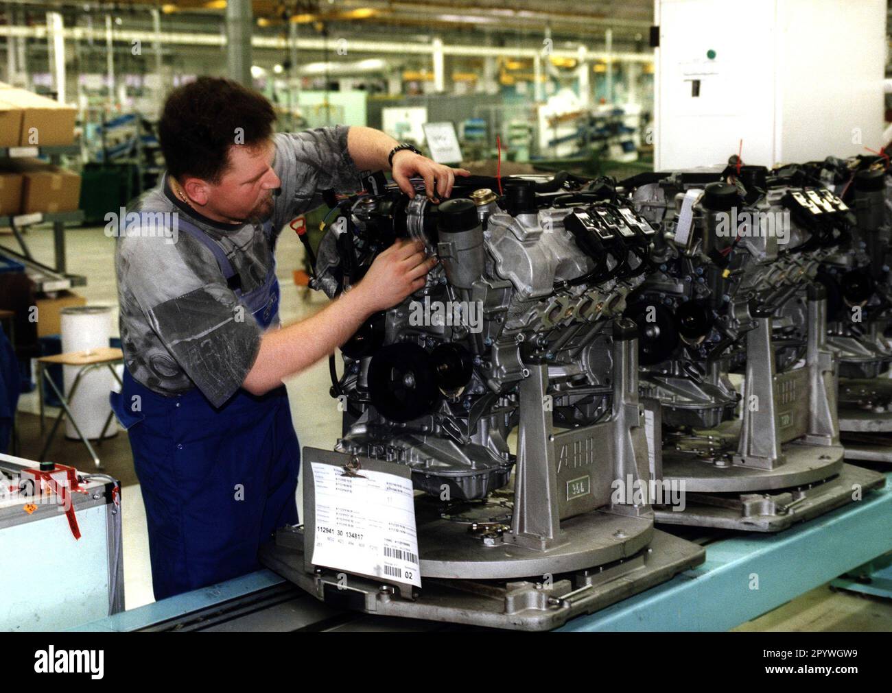 DEU , GERMANY : Production line of engines for Mercedes-Benz cars in ...
