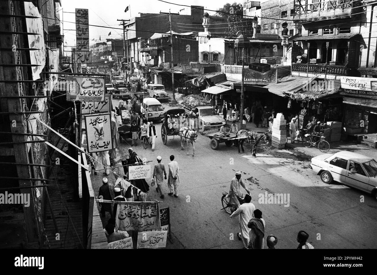 Pakistan, Peshawar, 25.10.1990. Archive No.: 21-43-36 City Photos ...