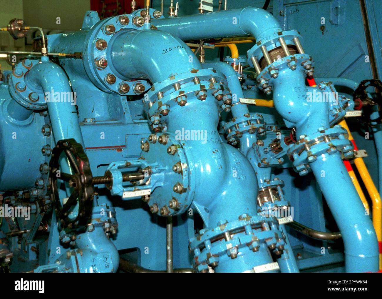 Germany / Nuclear Power Plants / 28.10.1997 KKW Kruemmel, turbine hall ...