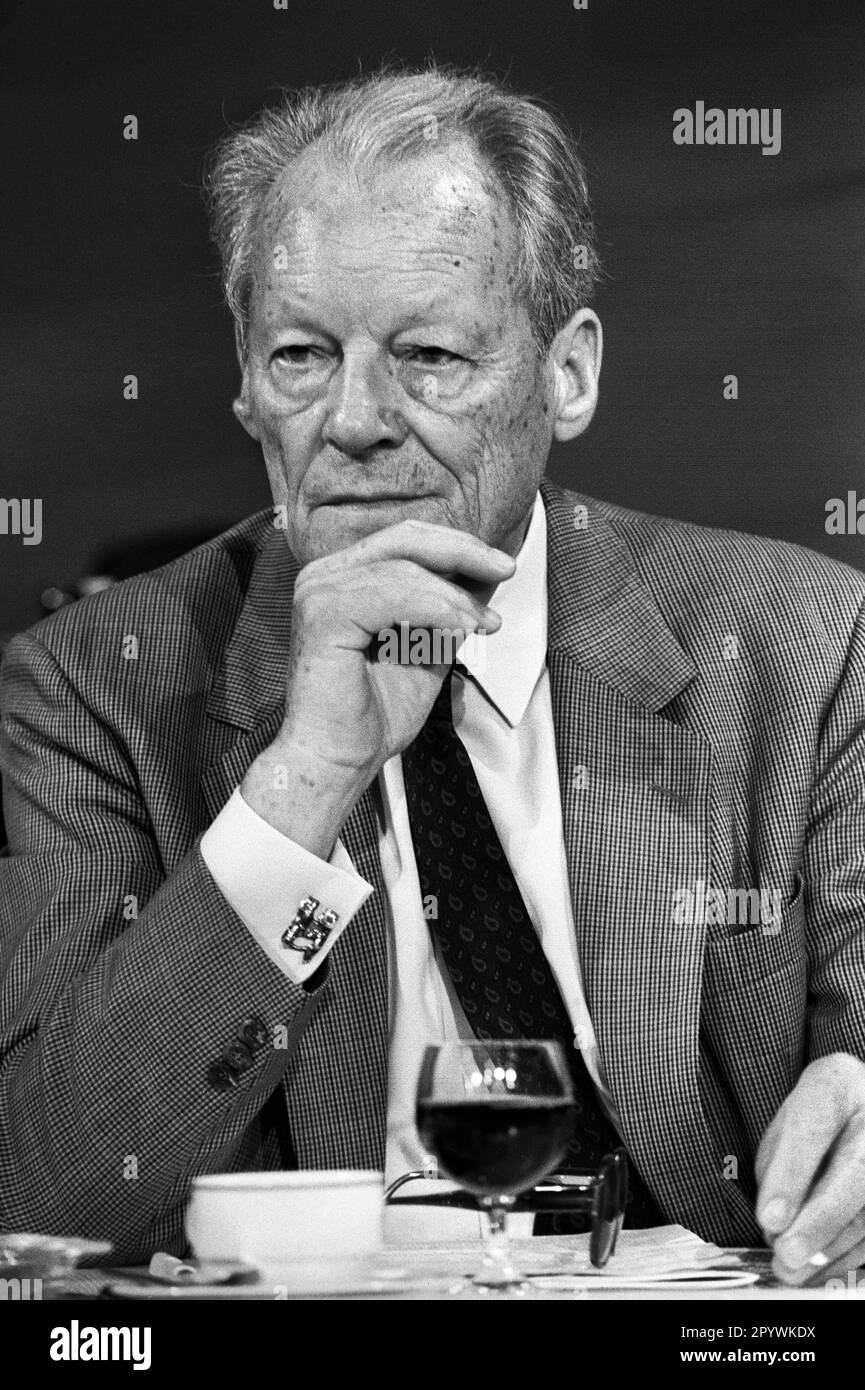 Germany, Berlin 26.09.1990. Archive No.: 21-19-05 SPD Party Congress ...