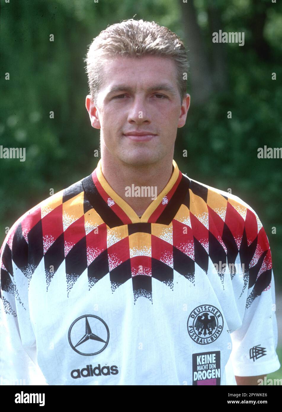 Thomas Strunz portrait in national jersey Aufn. 20.05.1994 (date ...