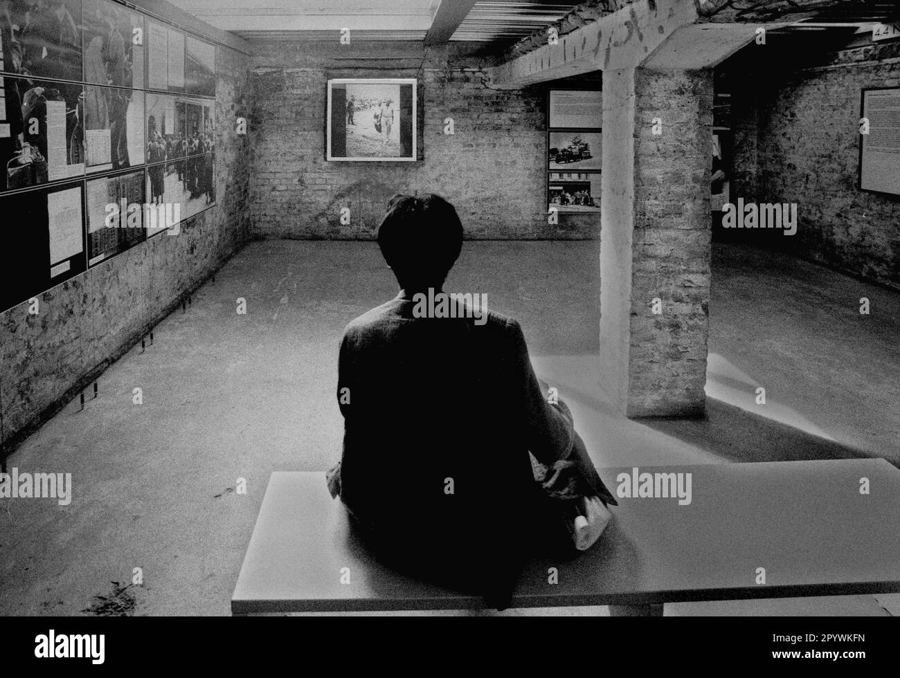 Berlin / Kreuzberg / History / 1992 Cellar in the former GESTAPO ...