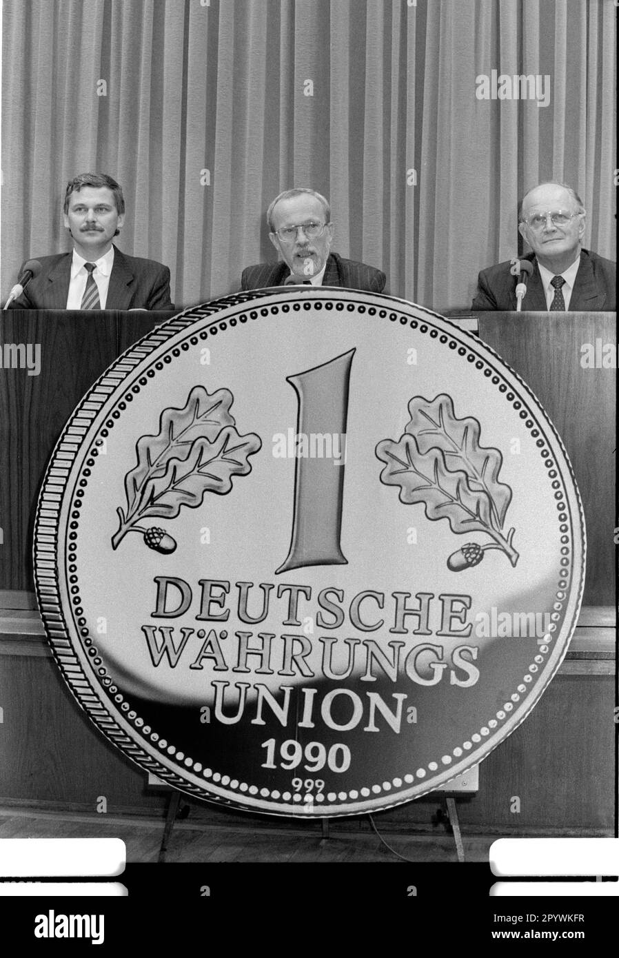Berlin / 1990 Exchange of the GDR Mark into DM.GDR Minister President ...