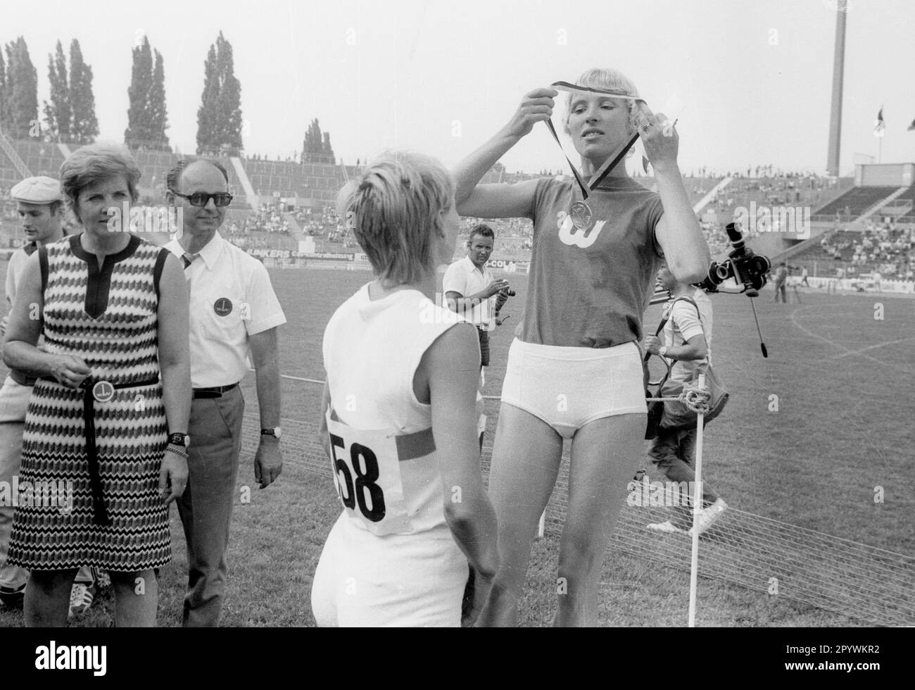 Hildegard Falck, at her world record over 800m at the Deut ...