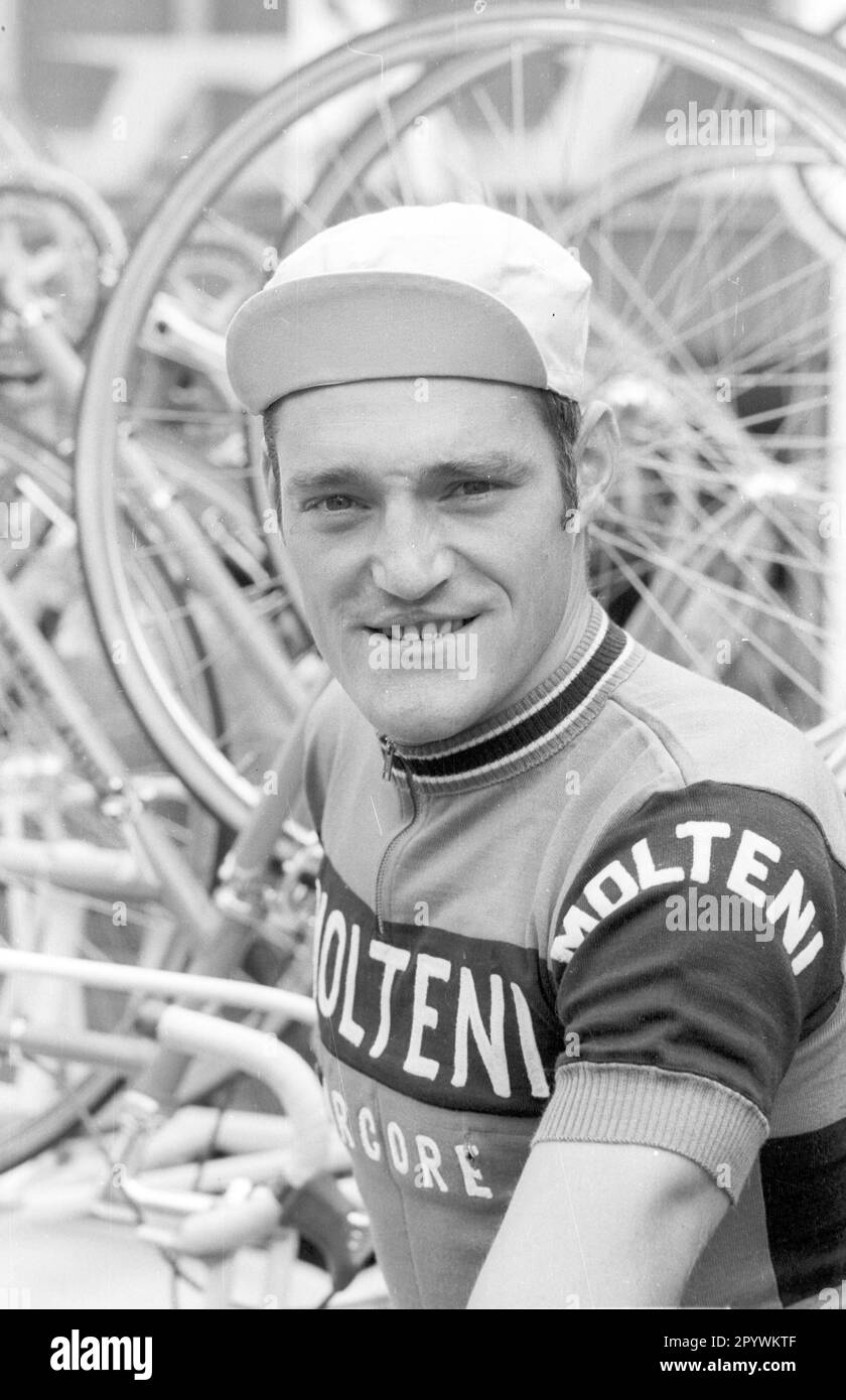 Tour van 70s hi-res stock photography and images - Alamy