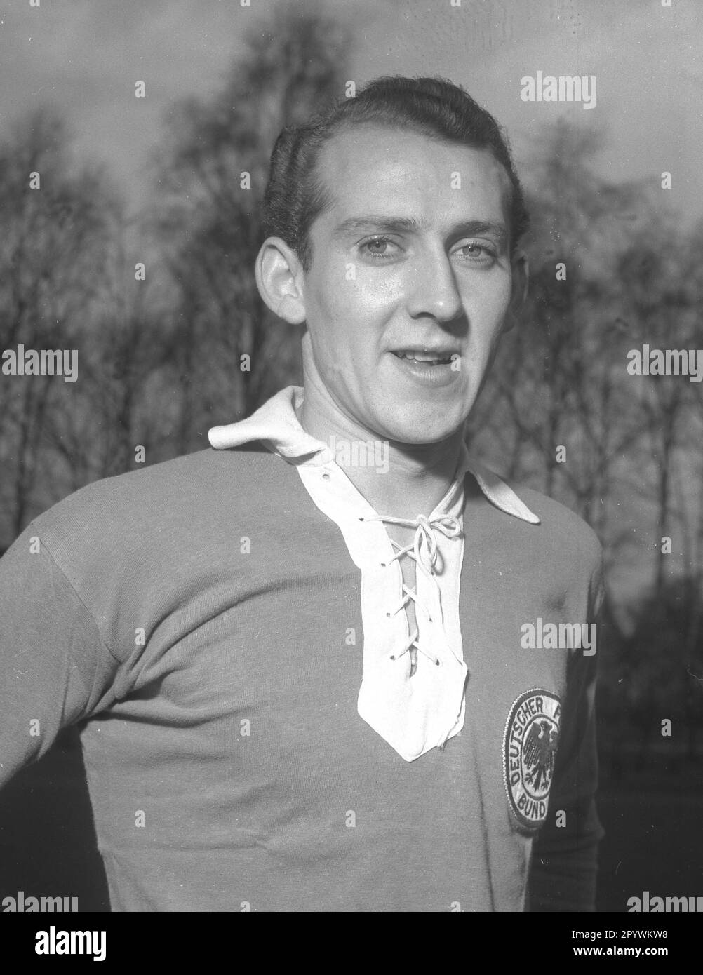 Peter Grosser portrait in national jersey Aufn. 18.01.1959. [automated ...
