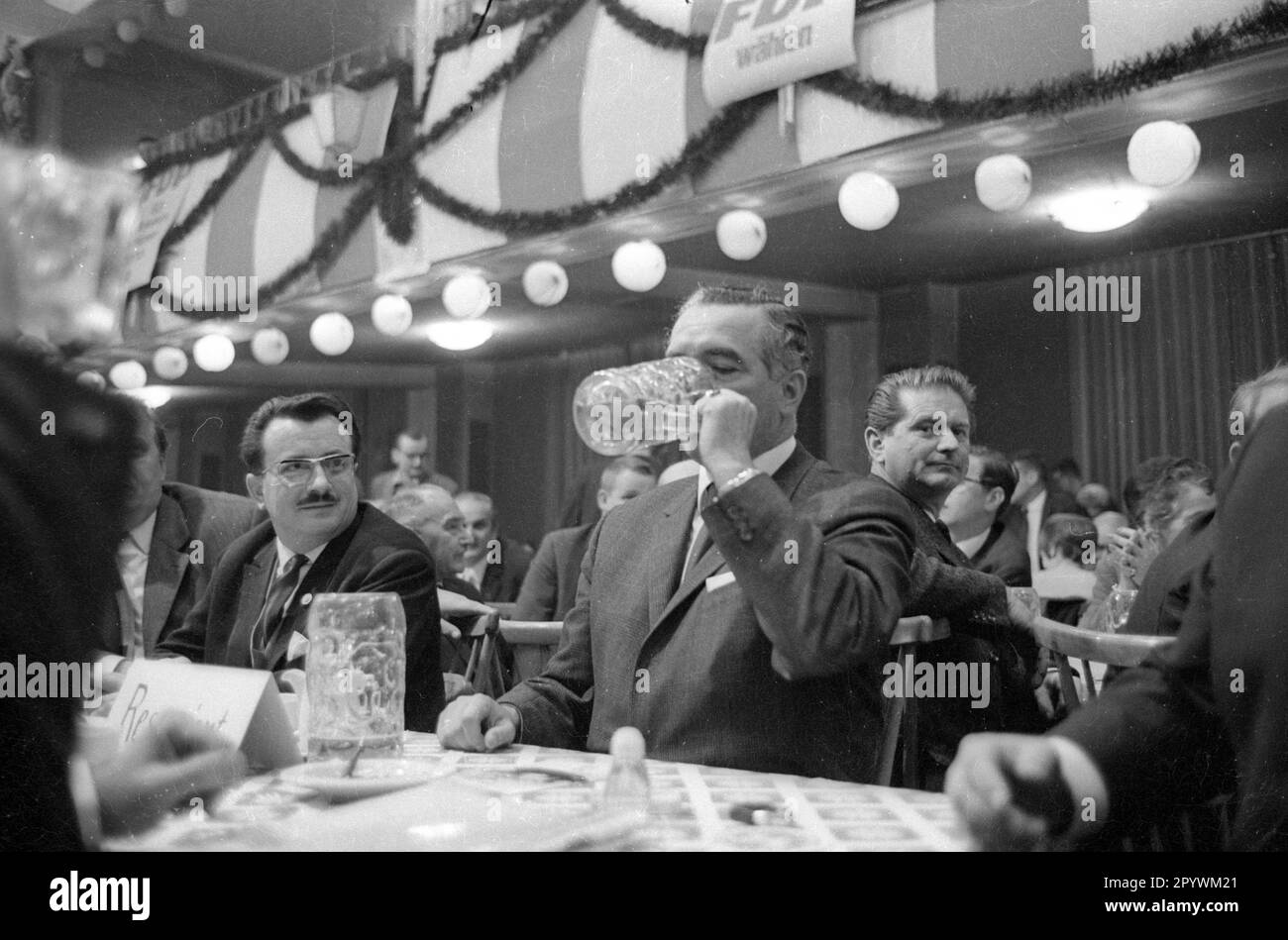 Erich Mende at an appearance during the Bavarian state election ...