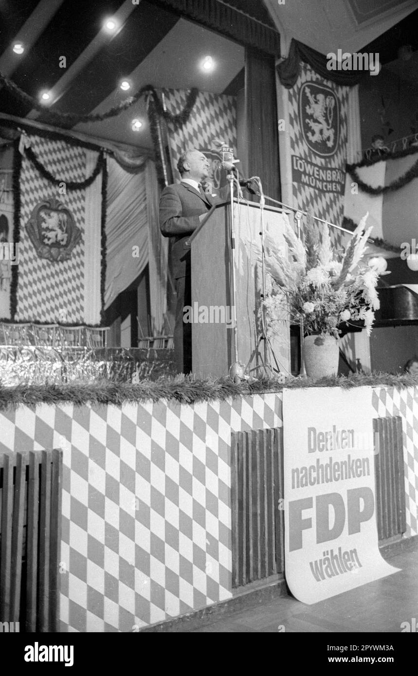 Erich Mende at an appearance during the Bavarian state election ...