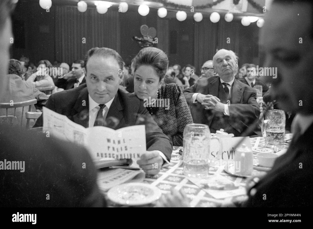 The state chairman of the FDP in Bavaria Klaus Dehler with his wife ...