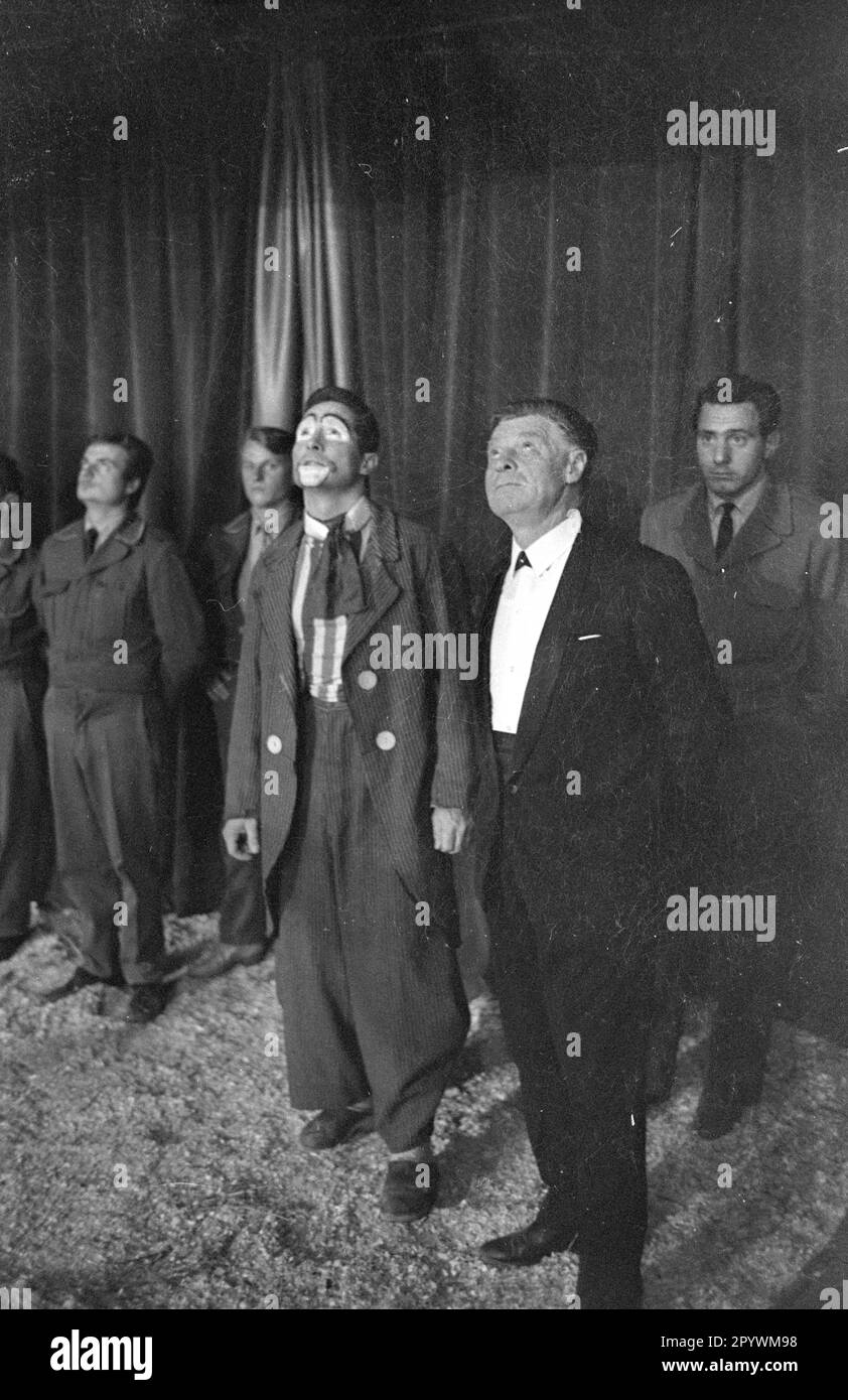 Freddy Quinn at a performance in the Viennese circus Rebernigg. On the ...