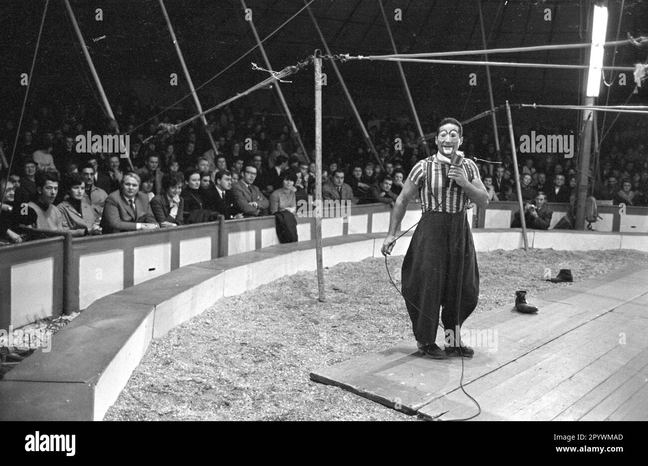 Freddy Quinn at a performance in the viennese circus Rebernigg ...