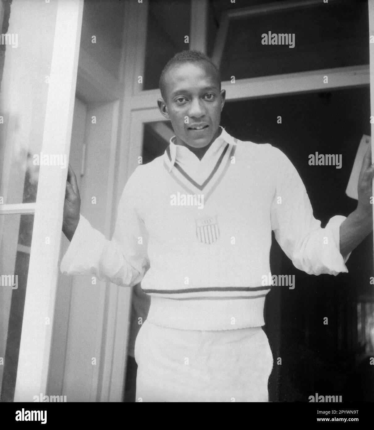 Jesse owens 1936 olympics hi-res stock photography and images - Alamy