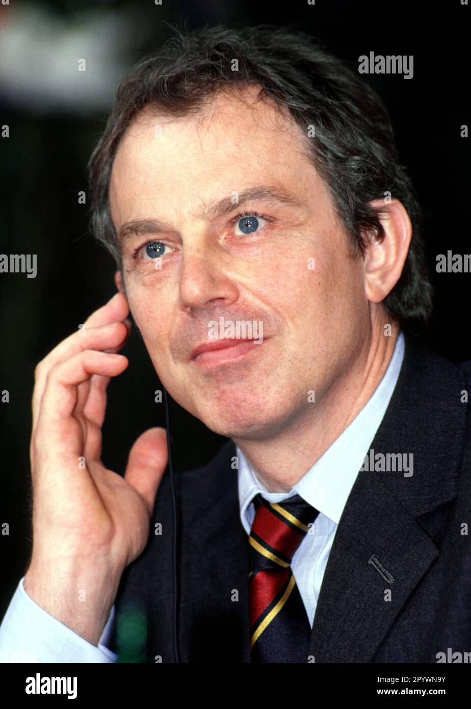 Prime minister tony blair 1998 hi-res stock photography and images - Alamy