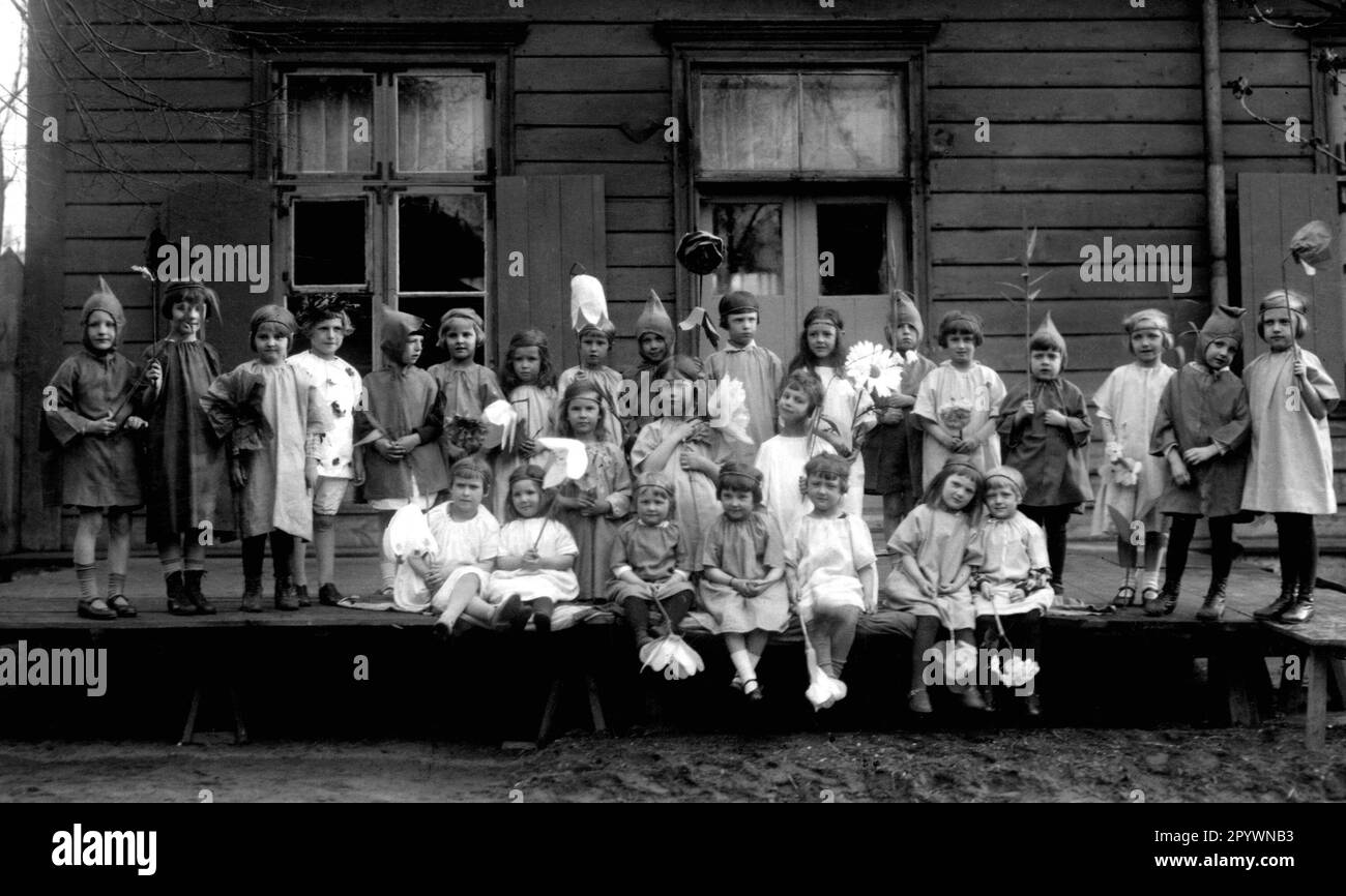 Group photo of a school class before the school performance in Tallinn ...
