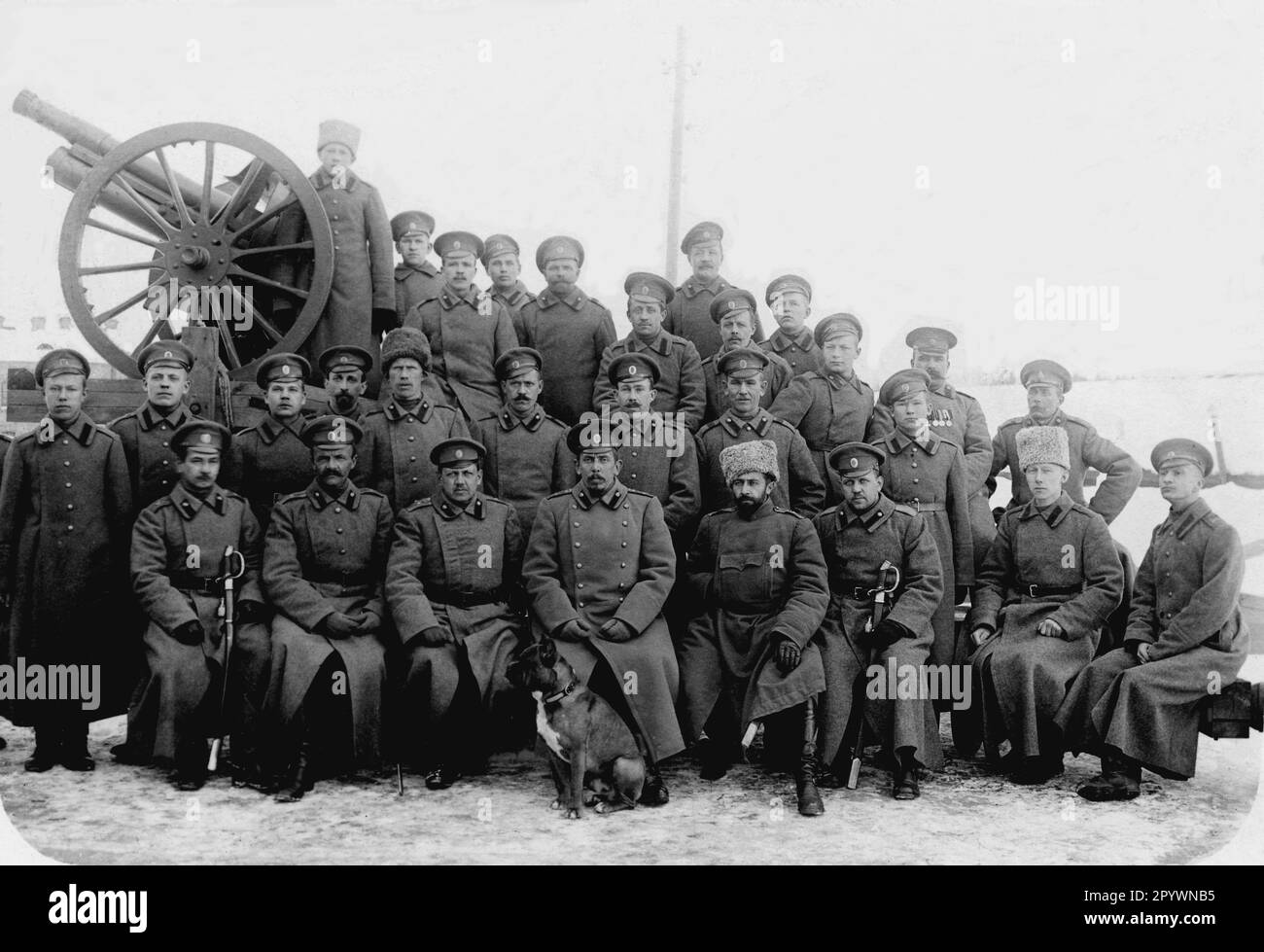 Group photo of a gunnery unit of the tsarist army in winter 1916 ...