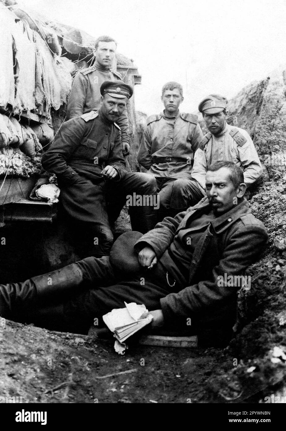 Officers of the Tsarist army in the trenches during the First World War ...