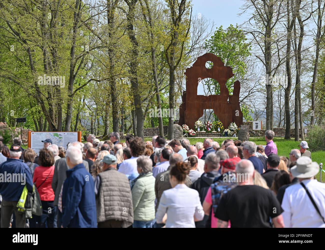 05 May 2023, Brandenburg, Klessin: A sculpture made of rusty steel ...