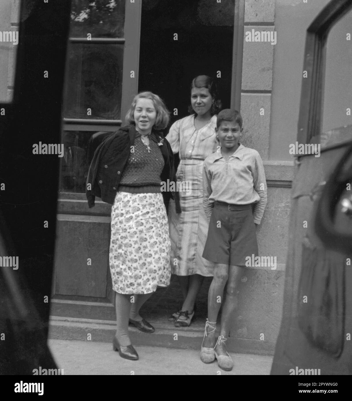 Children are standing in front of a house. Undated photo from around ...