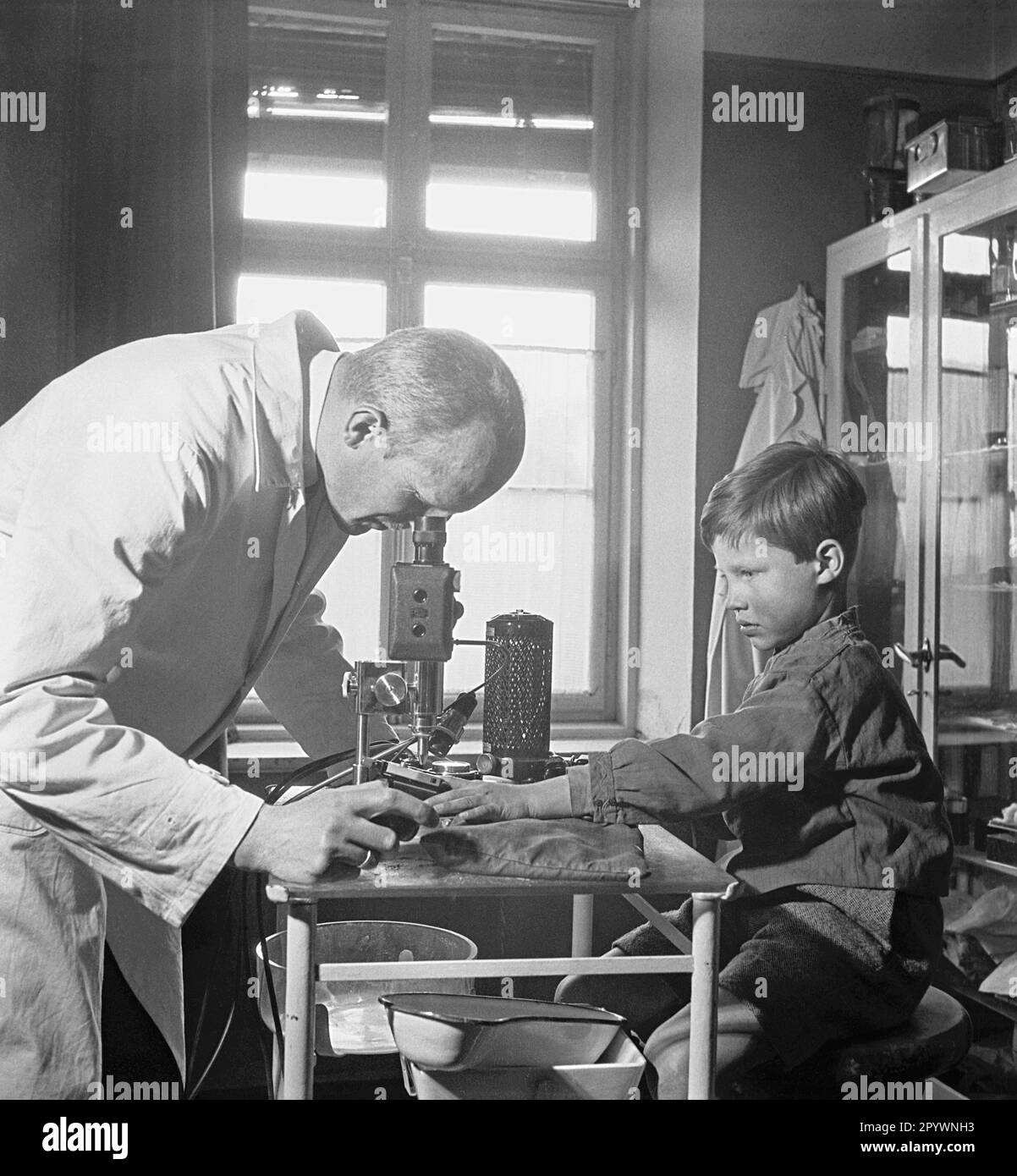 A doctor is treating a child Stock Photo - Alamy