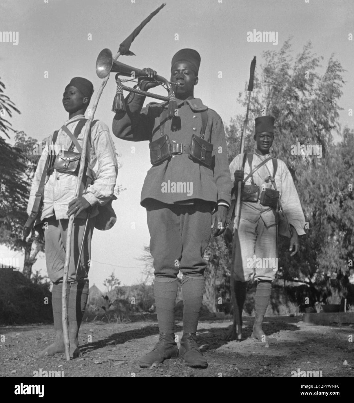 Senegal dakar senegalese man Black and White Stock Photos & Images - Alamy