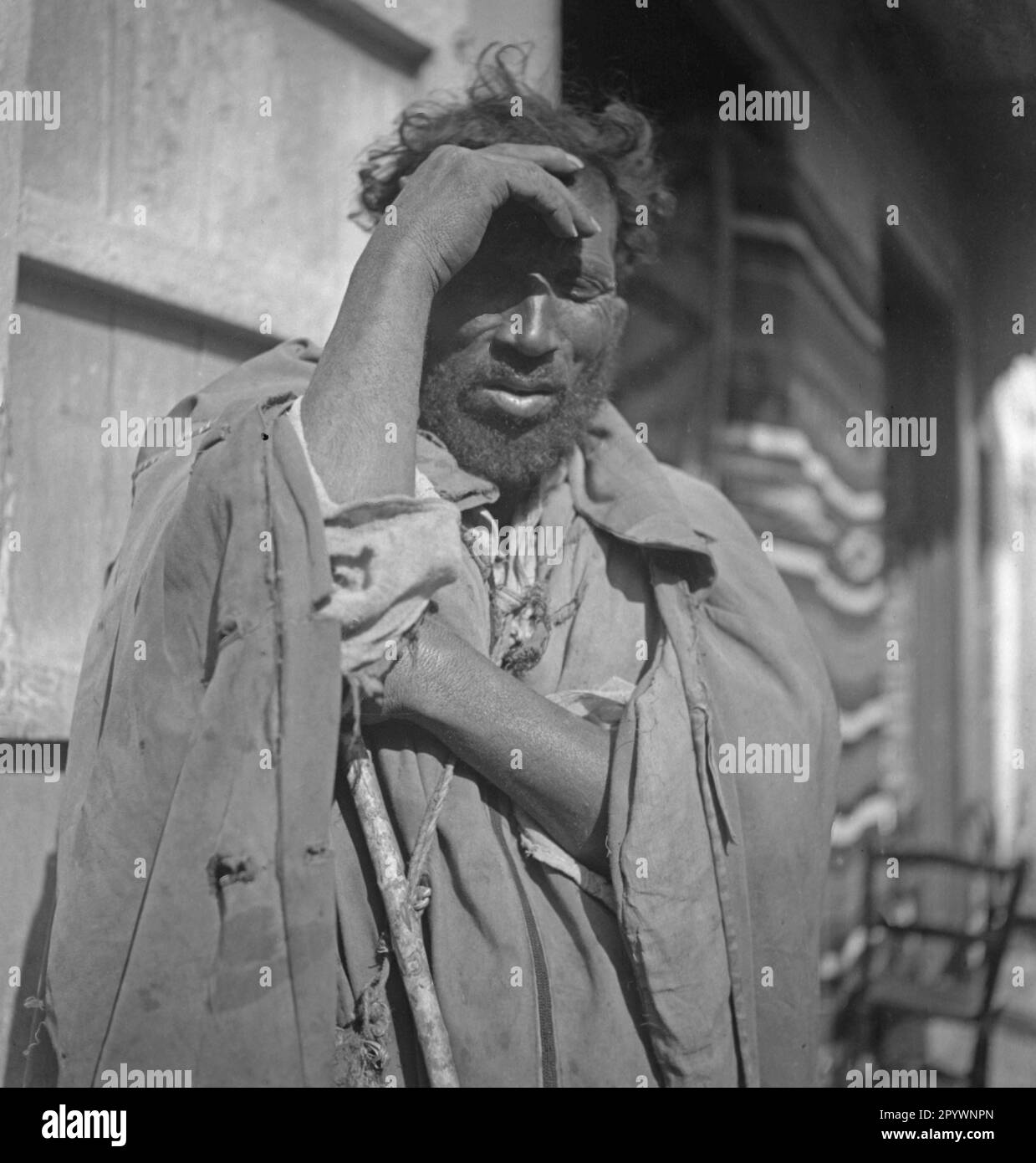 Von der sonne geblendet hi-res stock photography and images - Alamy