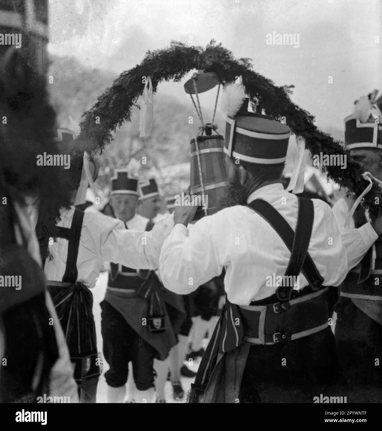 Schäffler (barrel makers) at the performance of a traditional ...