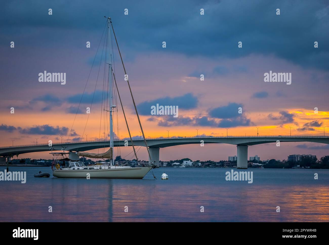 Sunset skyu behind the John Ringling Causeway Bridge over Sarasota Bay ...