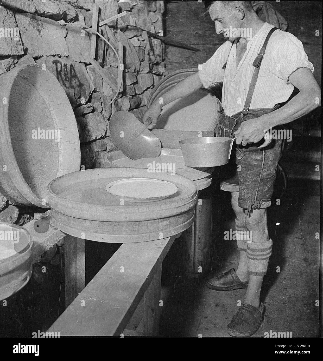 Cheese making historical hi-res stock photography and images - Alamy