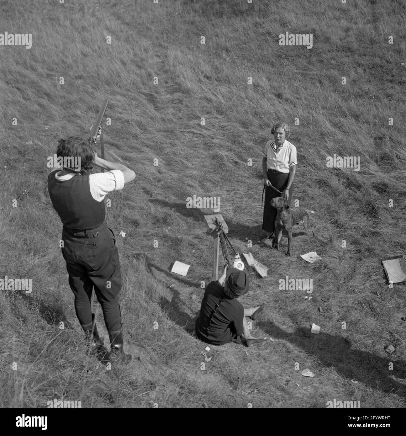 Three barrelled shotgun hi-res stock photography and images - Alamy