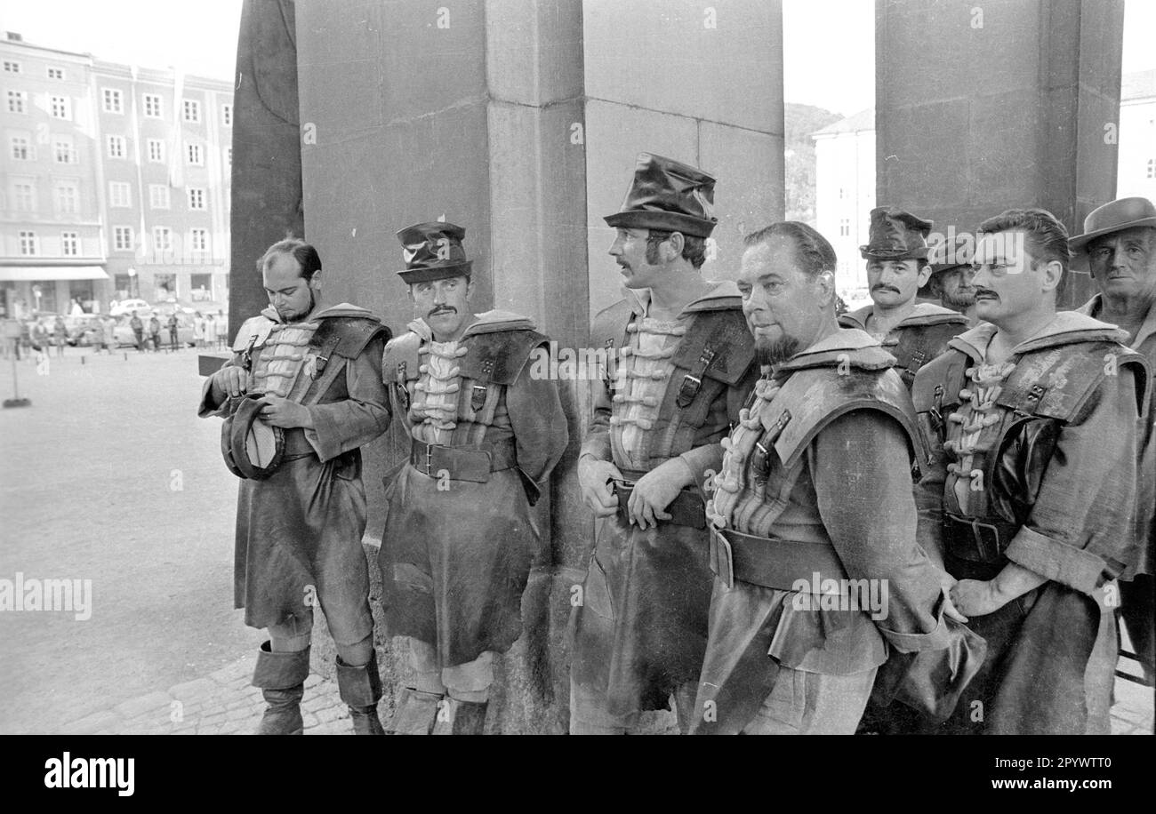 "Performers behind the scenes at the performance of ""Jedermann. Das ...