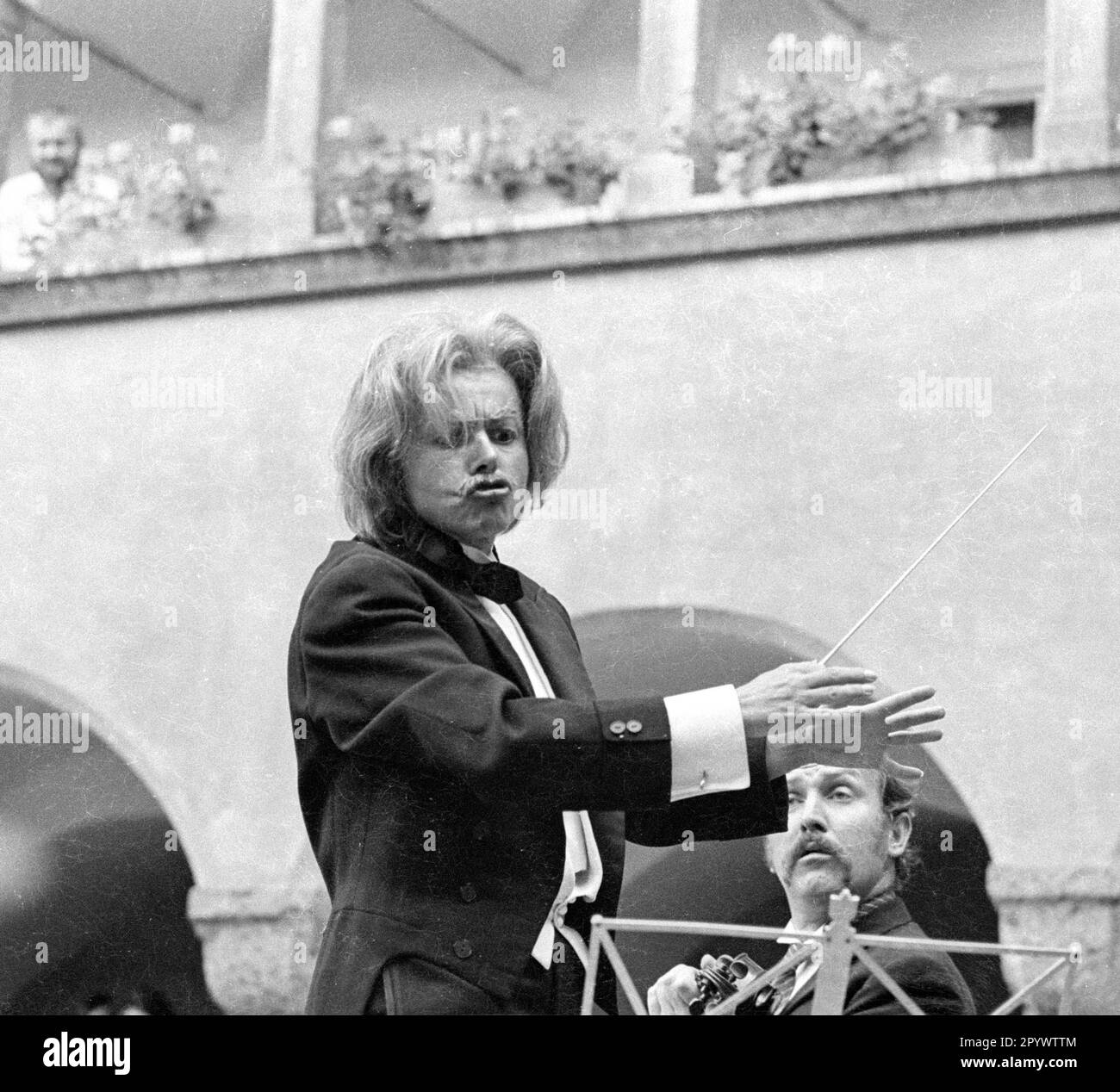 1970s concert man audience hi-res stock photography and images - Alamy