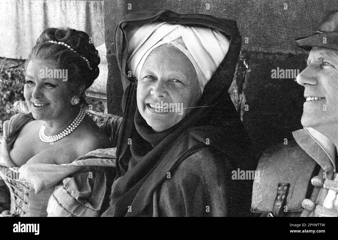 "Performers behind the scenes at the performance of ""Jedermann. Das ...