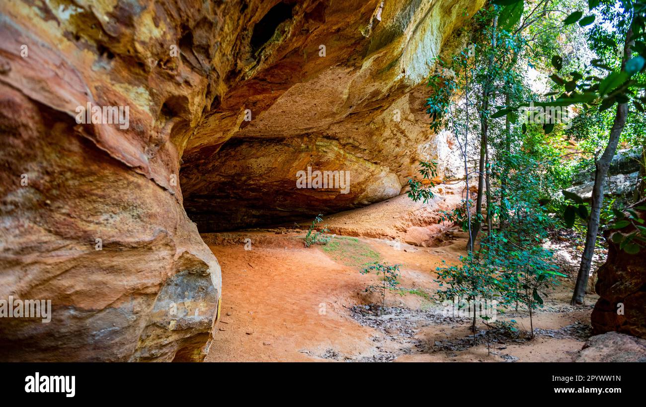 Overhanging cliffs at Pedra Furada, Unesco site Serra da Capivara ...