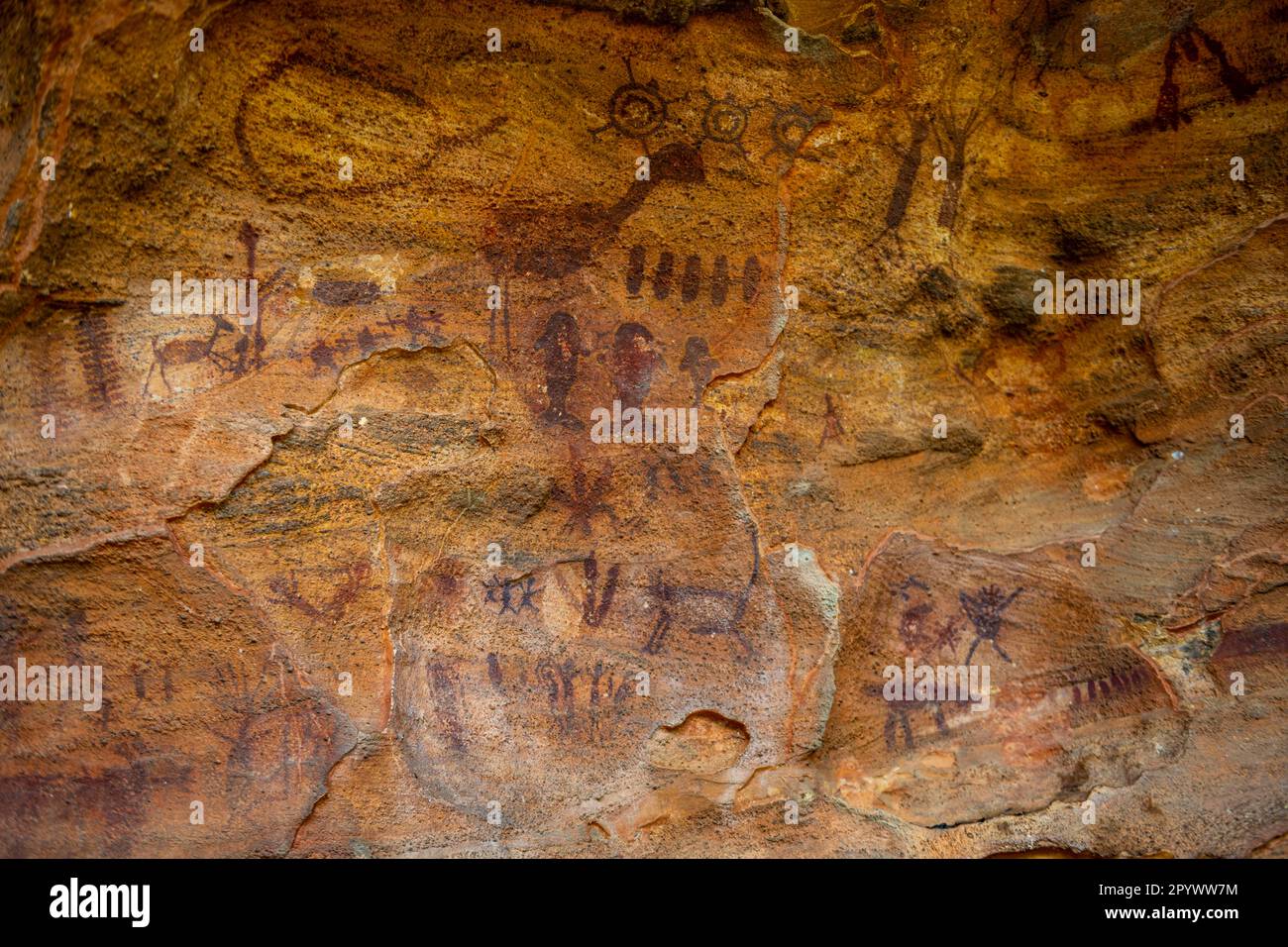 Rock art painting at Pedra Furada, Unesco site Serra da Capivara ...