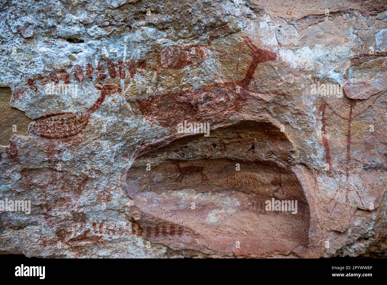 Rock art painting at Pedra Furada, Unesco site Serra da Capivara ...