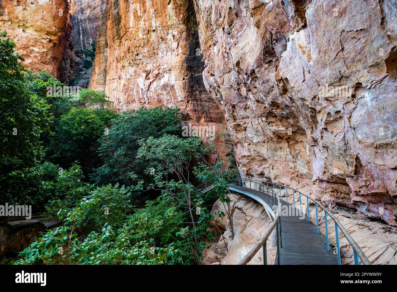 Overhanging cliffs at Pedra Furada, Unesco site Serra da Capivara ...