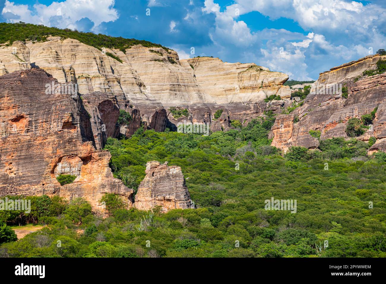 Stone arch at Pedra Furada, Unesco site Serra da Capivara National Park ...